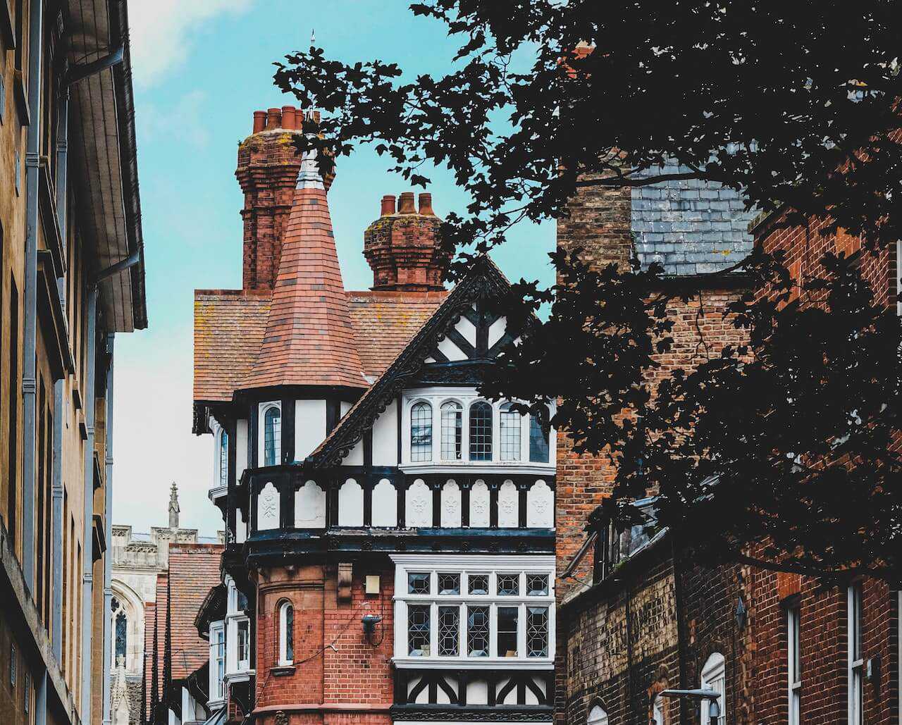 25 Old English Canva Fonts That’ll Take You to the Old Times