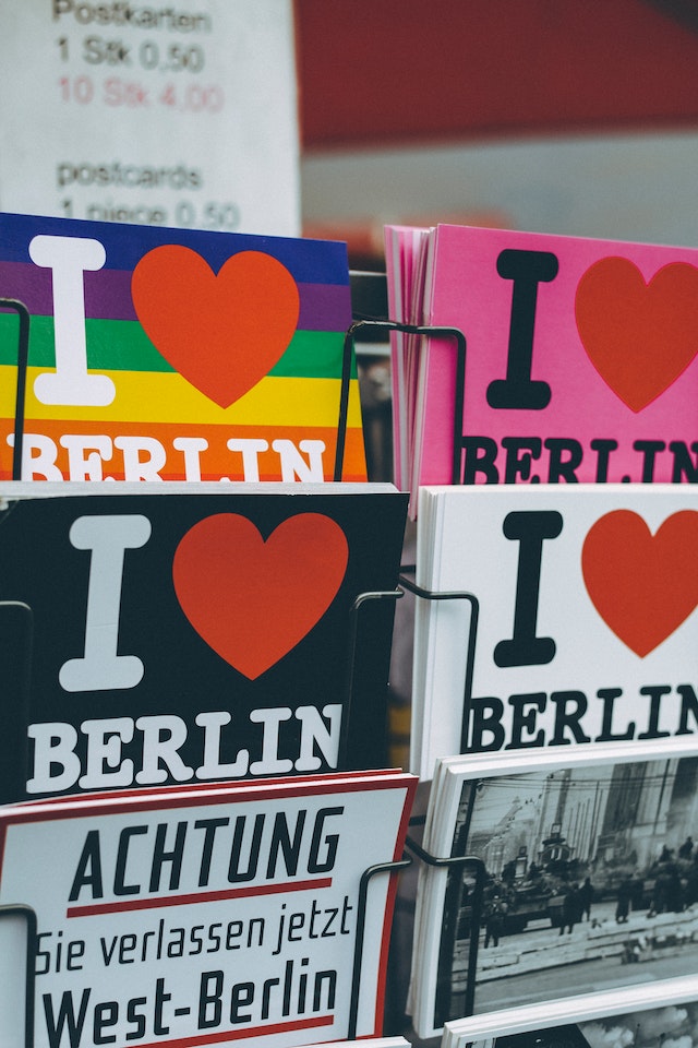 24 Essential Fonts for Eye-catching Postcards